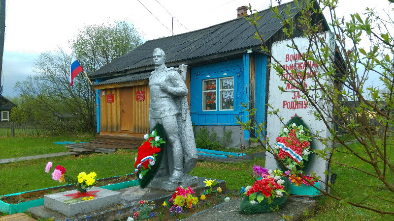 Anıt, heykel Воинам-альмежанам, погибшим в годы Великой Отечественной войны, Kirovskaya oblastı, foto