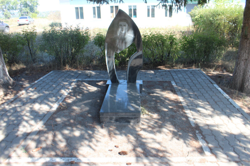 Anıt, heykel Памятный знак в честь Героя Советского Союза Н.П. Евсюкова, Belgorodskaya oblastı, foto