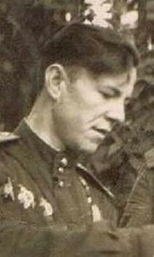 Ünlü kişilerin mezarları Герой Советского Союза Л.З. Чугуевский, Saint‑Petersburg, foto