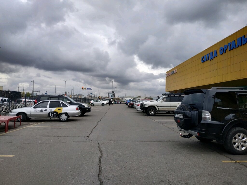 Otoparklar Parking lot, Astana, foto