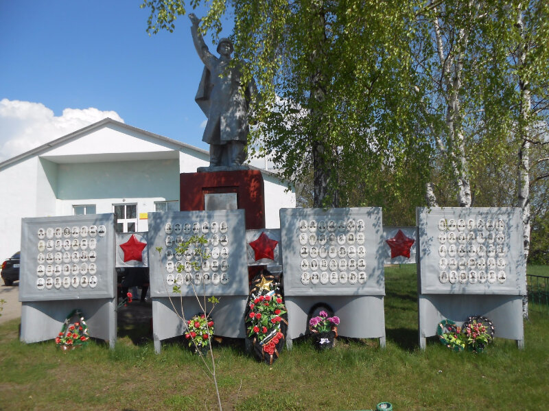 Anıt, heykel Воин-герой, Çuvaşya, foto