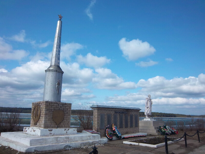 Anıt, heykel Обелиск погибшим в годы Великой Отечественной войны, Permski krayı, foto