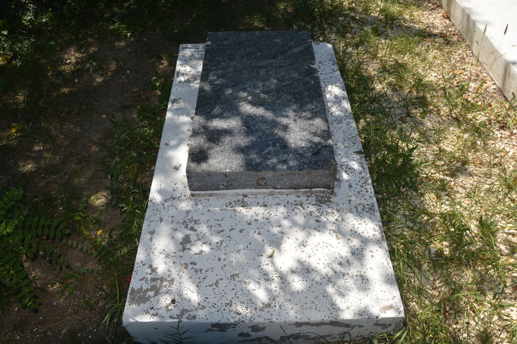 Ünlü kişilerin mezarları Подпольщик В.Б. Сергеев 1944 год, Simferopol (Akmescit), foto