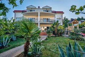 Oneiro (Западная улица No:6А), otel  Alupka'dan