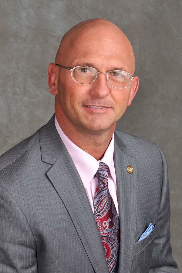 Yatırım fonu firmaları Edward Jones - Financial Advisor: Mike Sprague, Aams™, Kuzey Carolina Eyaleti, foto