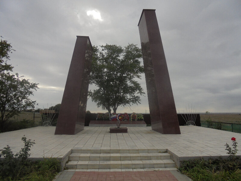 Anıt, heykel Погибшим в Великой Отечественной войны, Rostovskaya oblastı, foto