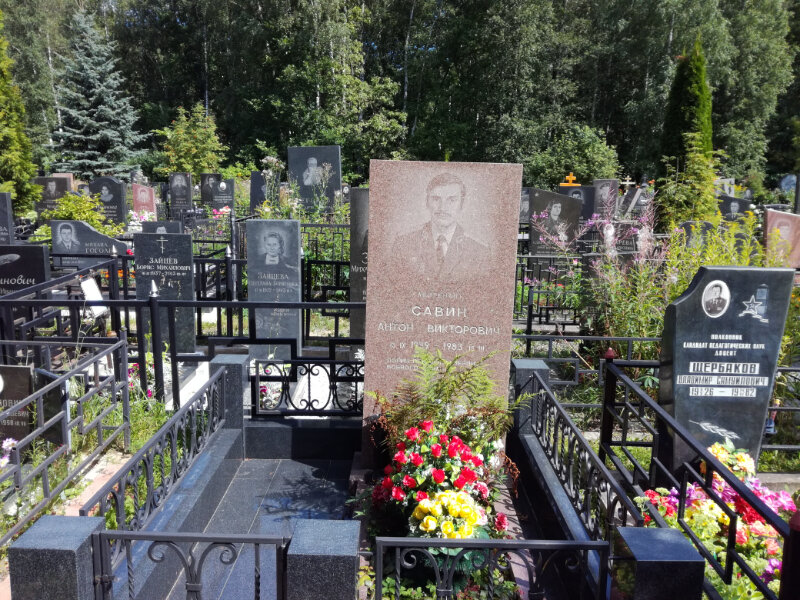 Ünlü kişilerin mezarları Лейтенант Савин Антон Викторович, Dolgoprudny, foto