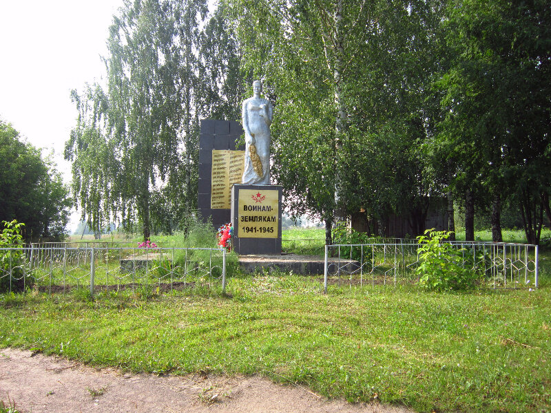 Anıt, heykel Женщина-мать, Kirovskaya oblastı, foto