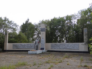 Обелиск воинам-землякам, погибшим в годы Великой Отечественной войны, 1941-1945 гг. (Amur Region, Konstantinovskiy rayon, selo Verkhniy Urtuy), anıt, heykel  Amursk Bölgesi'nden