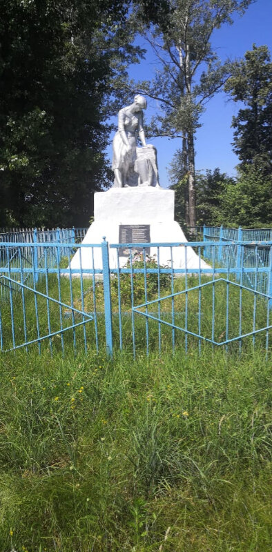 Anıt, heykel Братская могила советских воинов,погибших в 1943 г., Kurskaya oblastı, foto