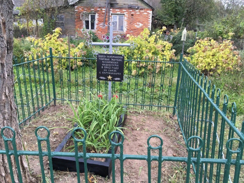 Anıt, heykel Братская могила № 7, Smolenskaya oblastı, foto