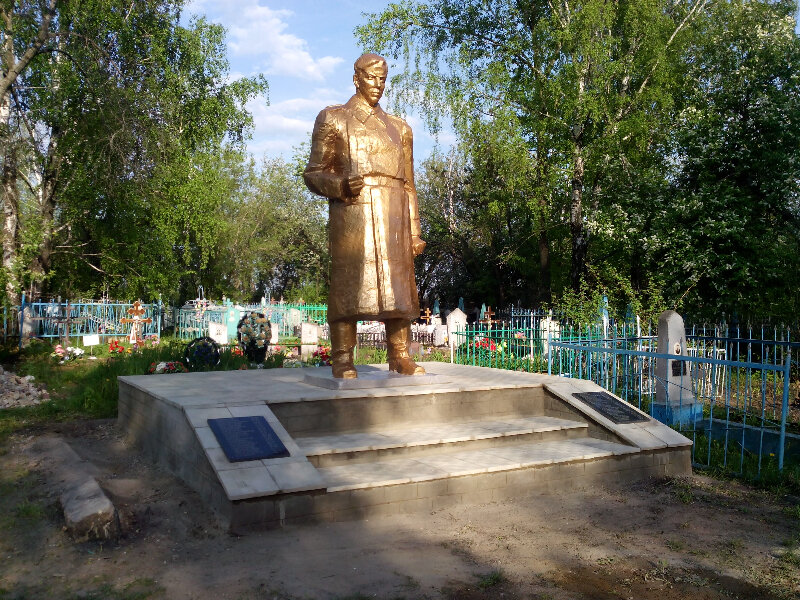 Anıt, heykel Братская могила, Lipetskaya oblastı, foto