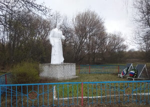 Братская могила воинов, погибших в 1941-1943 гг. (Oryol Region, Livenskiy rayon, Kozminskoye selskoye poseleniye, selo Gryaztsy), anıt, heykel  Orlovskaya oblastından