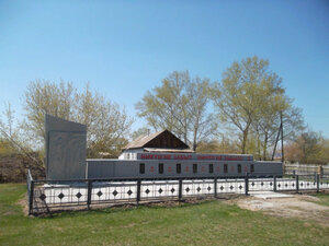Мемориал, павшим в годы Великой Отечественной войны (Altai Territory, Kuryinskiy rayon, selo Krasnoznamenka), anıt, heykel  Altayski krayından
