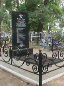 Братская могила № 225 (Voronezh Region, Pavlovsk, Staroye kladbishche), anıt, heykel  Pavlovsk'tan
