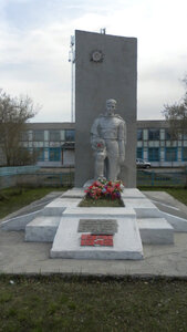 Обелиск погибшим в годы Великой Отечественной войны (Kurgan Region, Mishkinskiy munitsipalny okrug, selo Krasnoznamenskoye), anıt, heykel  Kurganskaya oblastından