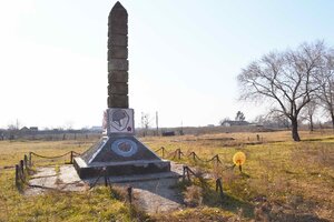 В честь воинов-односельчан, погибших в годы ВОВ (Jewish Autonomous Region, Leninskiy rayon, selo Kvashnino, Tsentralnaya ulitsa), anıt, heykel  Yahudi Özerk Bölgesi'nden