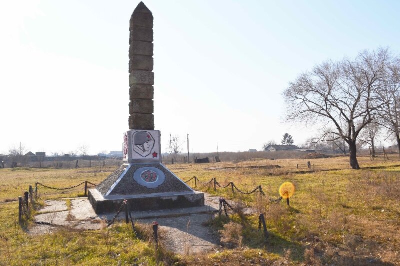 Anıt, heykel В честь воинов-односельчан, погибших в годы ВОВ, Yahudi Özerk Bölgesi, foto