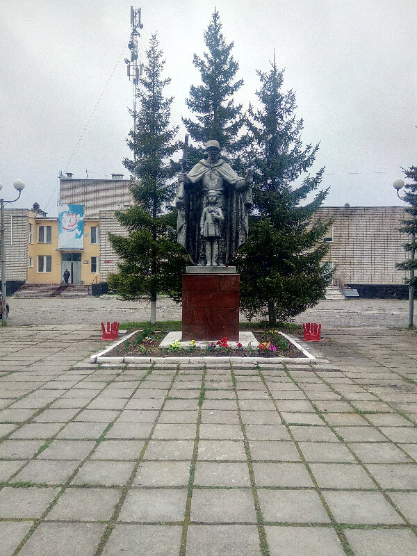 Anıt, heykel Воин-освободитель, Vologodskaya oblastı, foto