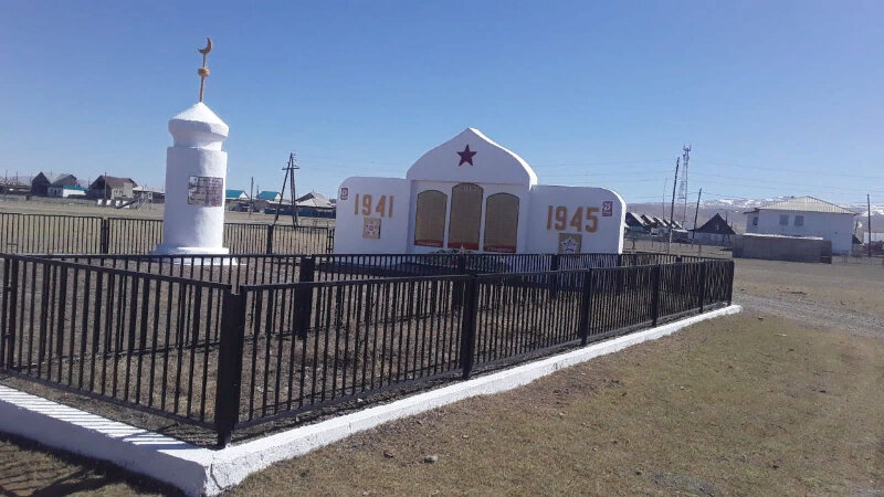 Anıt, heykel Односельчанам, погибшим в годы Великой Отечественной войны, Altay Cumhuriyeti, foto