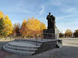 Скорбящая мать (Republic of Bashkortostan, Tuymazy), anıt, heykel  Tuymazy'dan