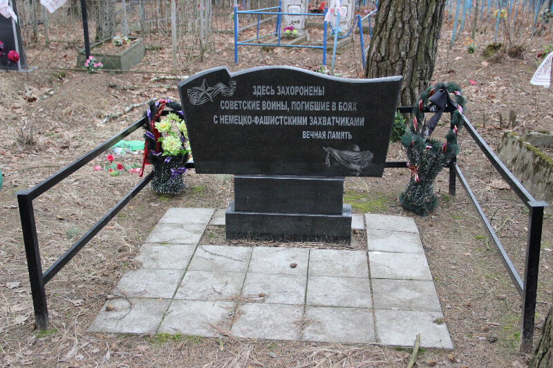 Anıt, heykel Советским воинам, погибшим в боях с немецко-фашистскими захватчиками, Uneça, foto