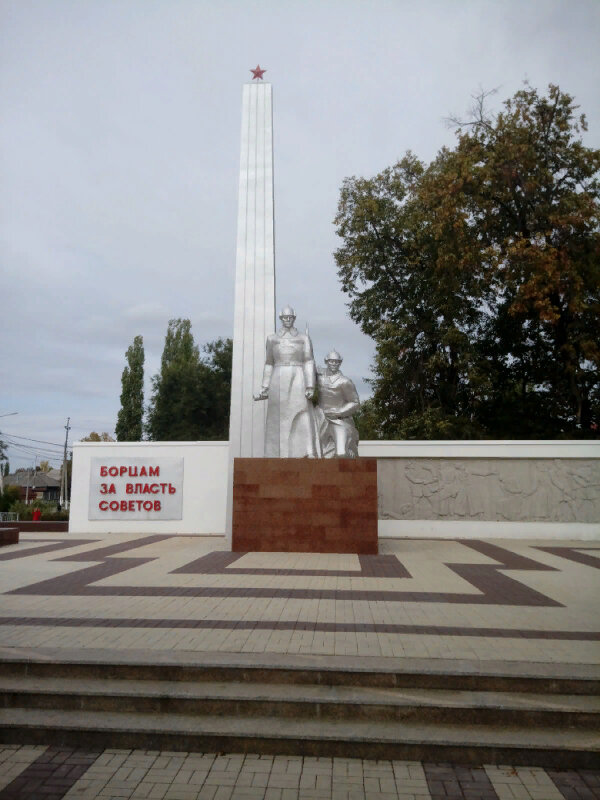 Anıt, heykel Борцам за власть Советов, Borisoglebsk, foto