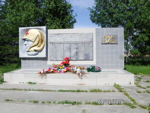 Плита памяти воинов Великой Отечественной войны (Novosibirsk Region, Toguchinskiy rayon, Repyevskiy selsovet, selo Repyovo), anıt, heykel  Novosibirskaya oblastından