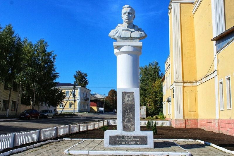 Anıt, heykel А.С. Мишин, Sasovo, foto