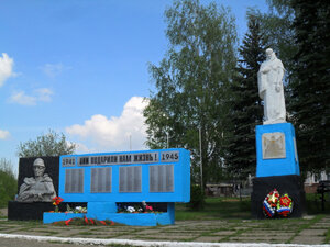 Мемориал Великой Отечественной войны (Vladimir Region, Vyaznikovskiy rayon, munitsipalnoye obrazovaniye Oktyabrskoye, posyolok Luknovo, Fabrichnaya ulitsa), anıt, heykel  Vladimirskaya oblastından