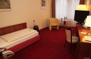 Best Western Plus Parkhotel Velbert (North Rhine-Westphalia, Mettmann, Velbert, Günther-Weisenborn-Straße), otel  Velbert'ten