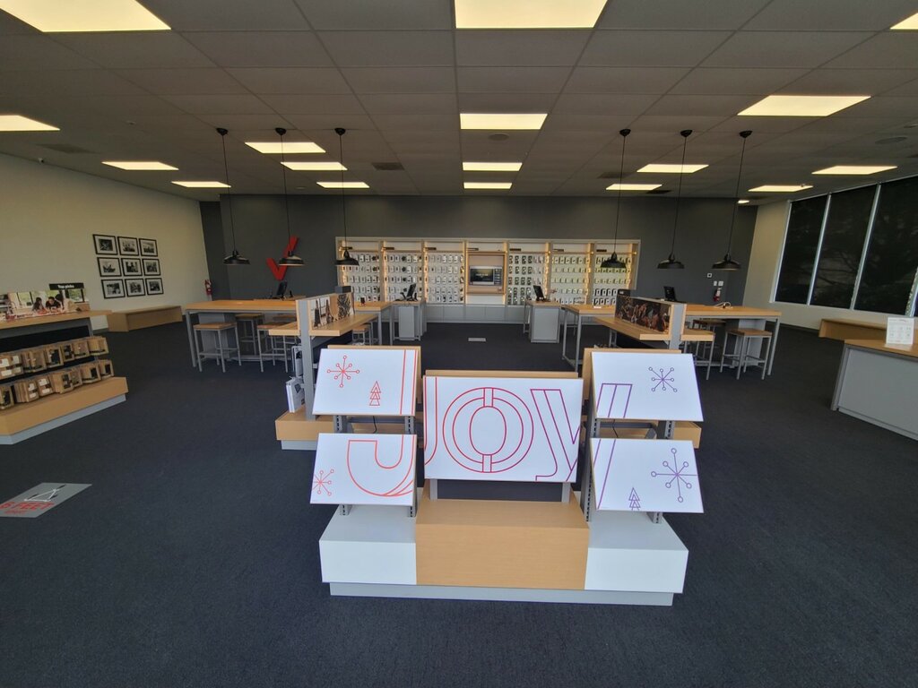 Telekomünikasyon ekipmanları Verizon Authorized Retailer - Victra, Franklin, foto