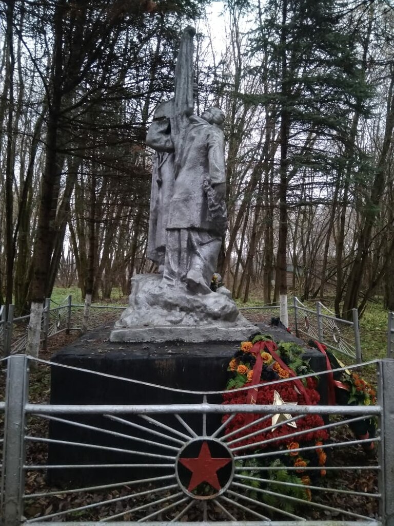 Anıt, heykel Воинское захоронение № 8-13, Moskova ve Moskovskaya oblastı, foto