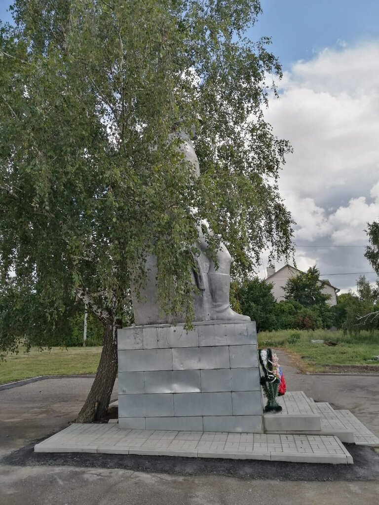 Anıt, heykel Воин-победитель, Penzenskaya oblastı, foto
