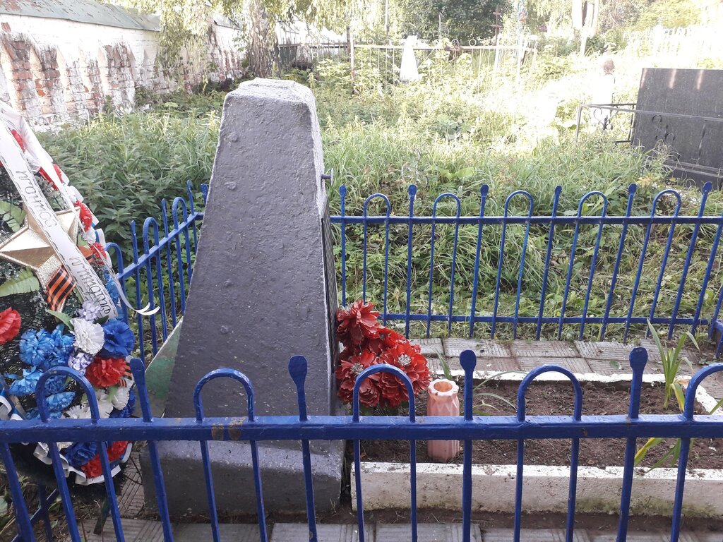 Anıt, heykel Братская могила, Viazniki, foto