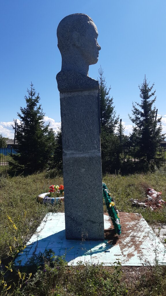 Anıt, heykel Бюст Ж.Е.Тулаева, героя Великой Отечественной войны, Buriatya, foto