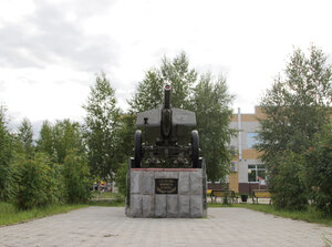 Гаубица М-30 (Khanty-Mansi Autonomous Area, Surgutskiy rayon, Lyantor, 6th Microdistrict), anıt, heykel  Liantor'dan