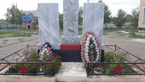 Вам ушедшим в бессмертие вечная память (Orenburg Region, Akbulakskiy rayon, selo Vasilyevka), anıt, heykel  Orenburgskaya oblastından