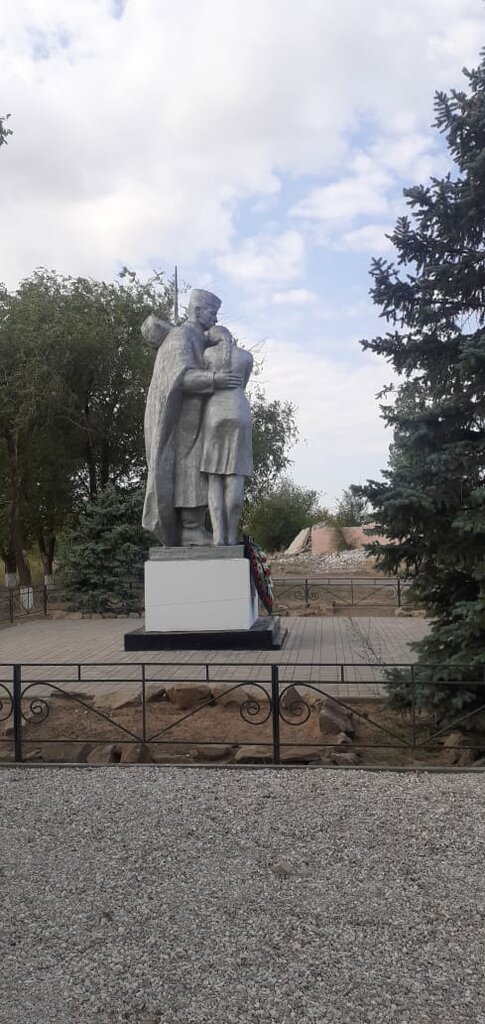 Anıt, heykel Воинам-односельчанам, павшим в годы Великой Отечественной войны, Volgogradskaya oblastı, foto