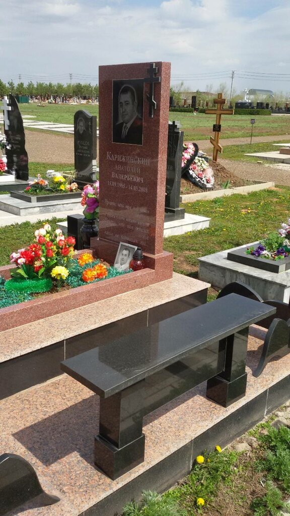 Heykel ve mezarlık taşı üreticileri Kamen mir, Orenburg, foto