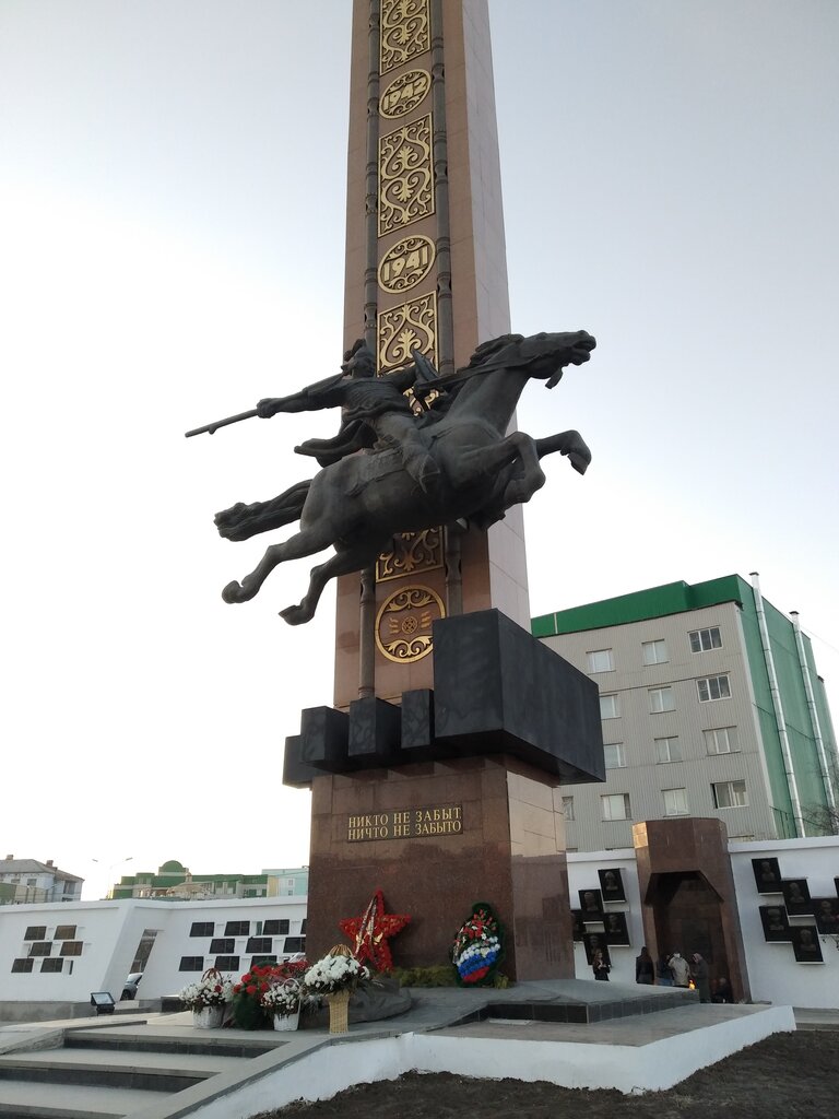 Anıt, heykel Огонь памяти, Yakutsk, foto