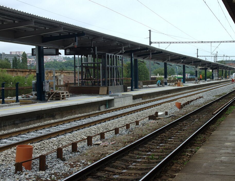 Tren istasyonu Praha-Holešovice zastávka, Prag, foto
