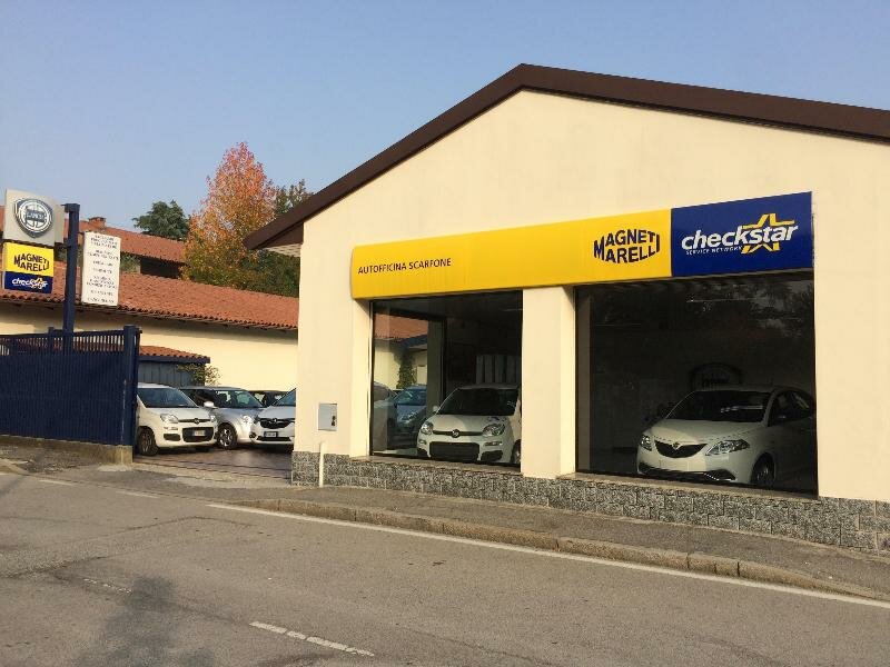 Jant ve lastikçiler Autofficina Scarfone, Lombardiya, foto