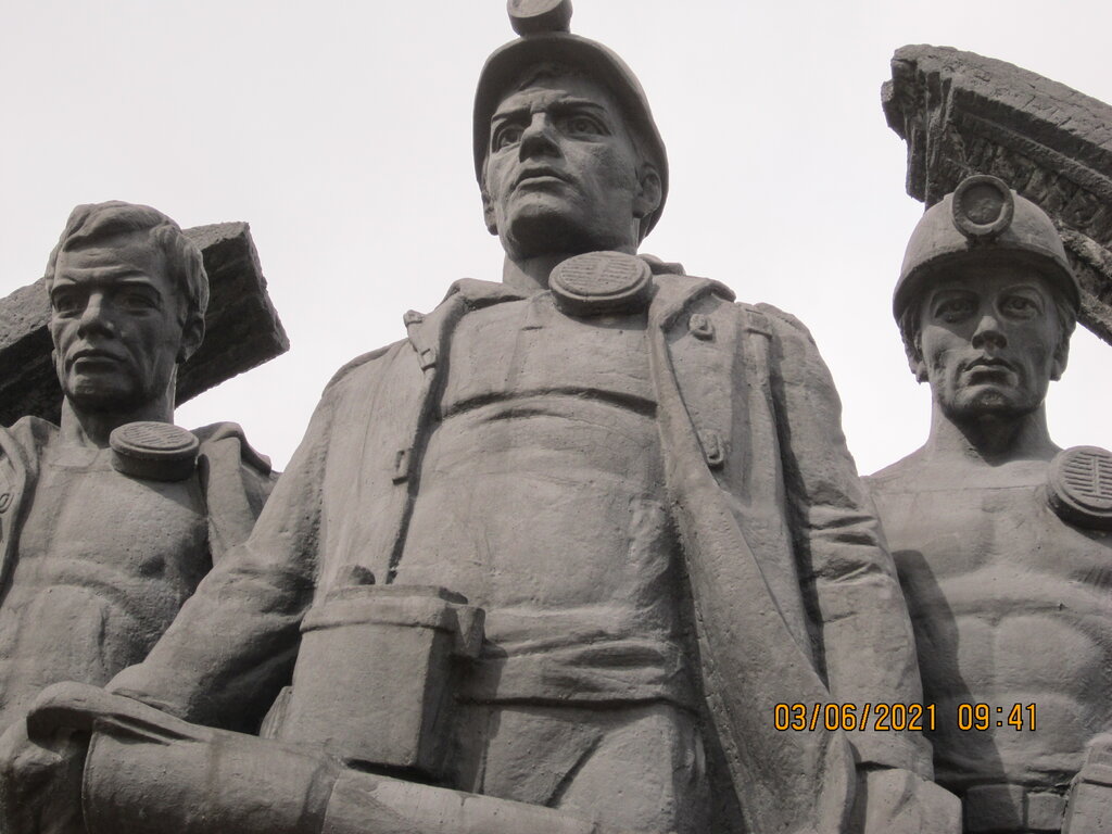 Anıt, heykel Подвигу шахтеров Макеевки, Makeevka, foto