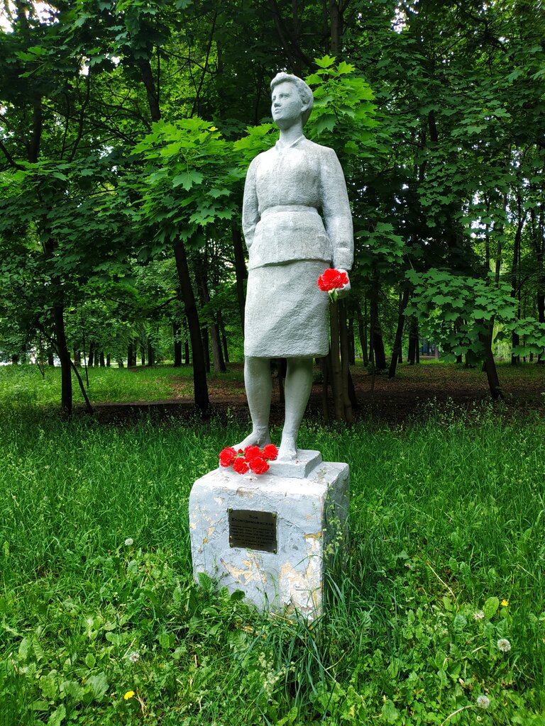 Anıt, heykel Памятник Зое Космодемьянской, Moskova, foto