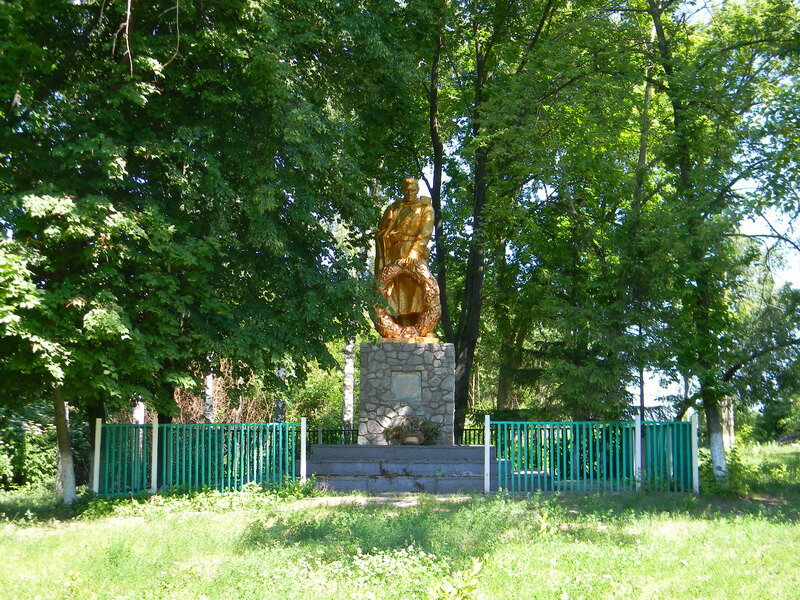 Anıt, heykel Братская могила воинов, Harkivska oblastı, foto