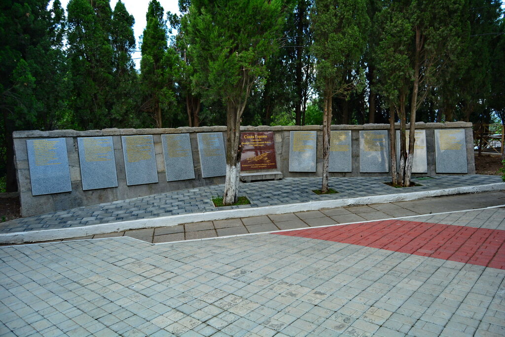 Anıt, heykel Фронтовикам Кореиза и Мисхора, Kırım Cumhuriyeti, foto