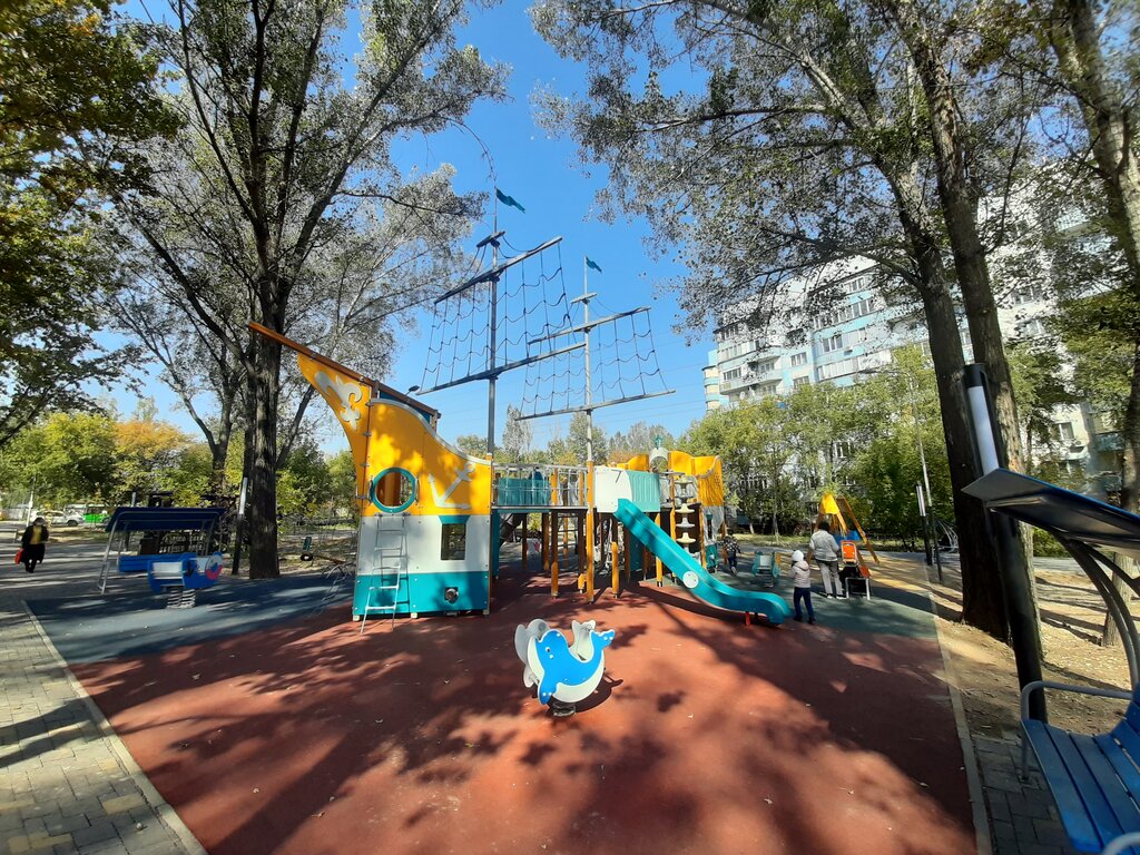 Oyun alanı Playground, Almatı, foto