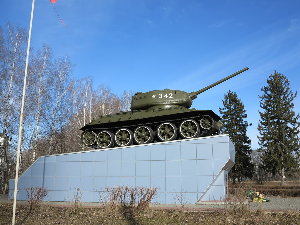 Teknoloji anıtı Танк Т-34, Novozybkov, foto