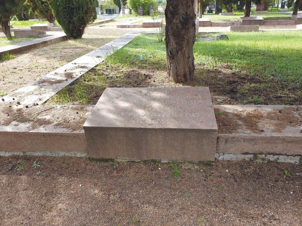 Ünlü kişilerin mezarları Герой Советского Союза, гвардии полковник И.Д. Петухов, Sevastopol, foto